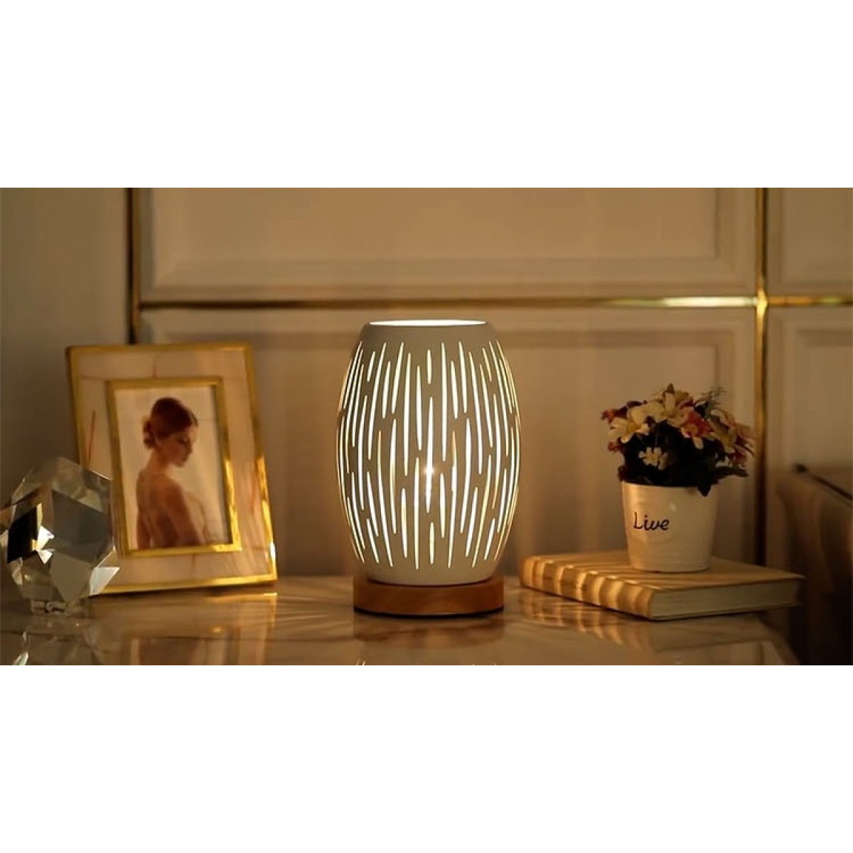 Colour changing desk lamp